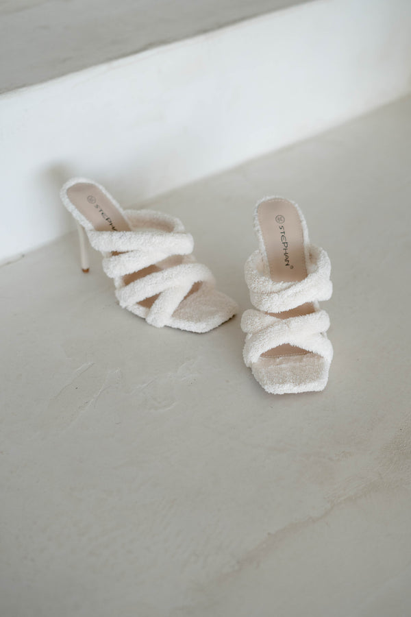 Fluffy Heels - Truck-à-Porter